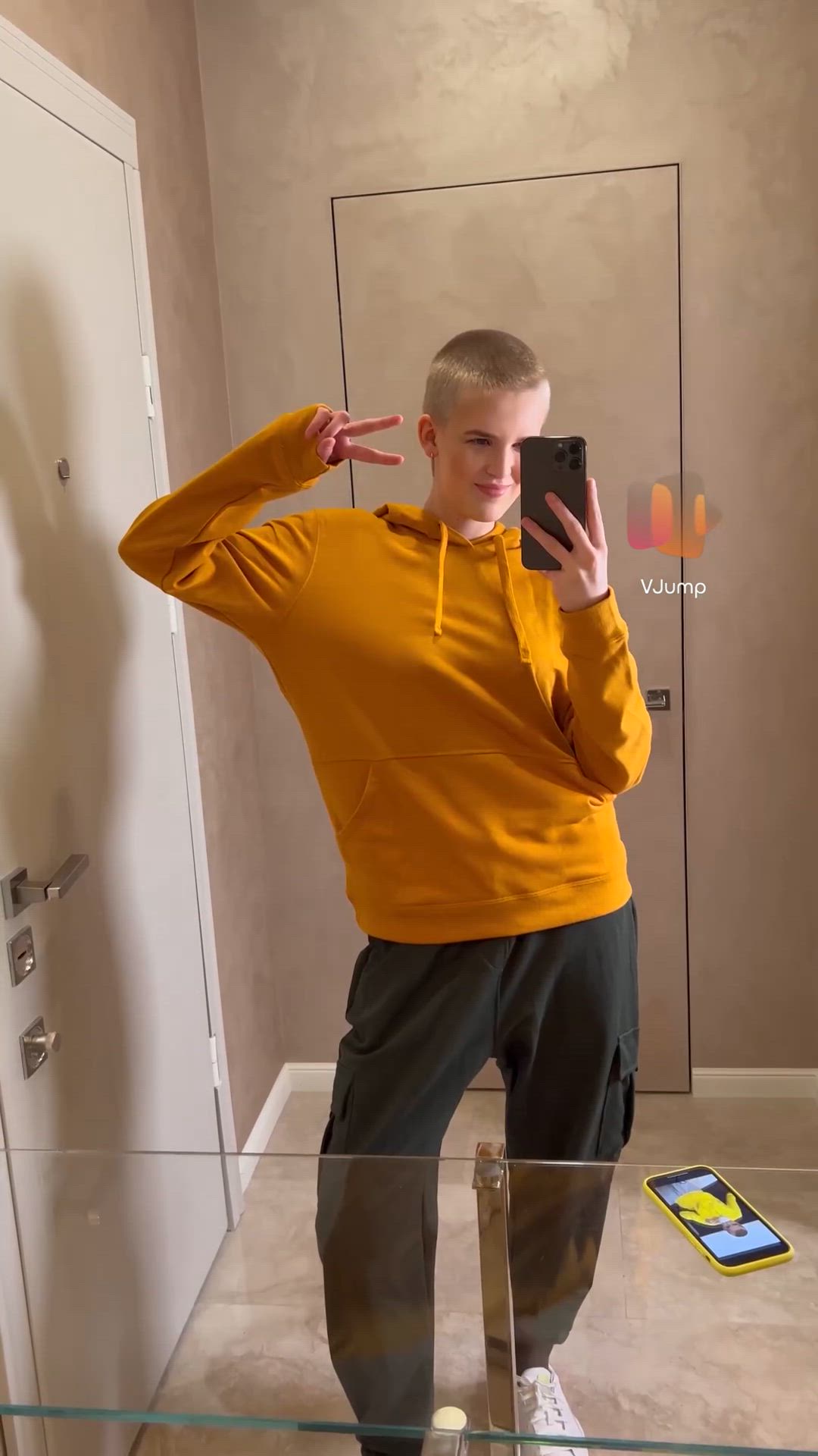 Transitions using a phone screen ️ How to make a TikTok videoe