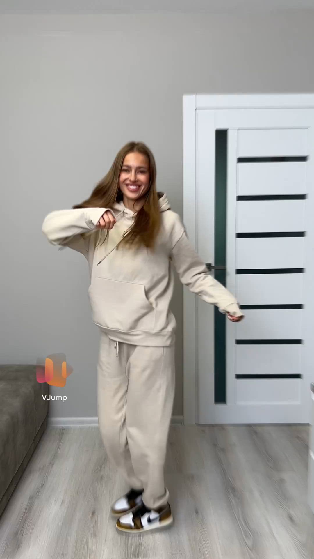 Change poses in an interactive video cut ️ How to make a TikTok videoe
