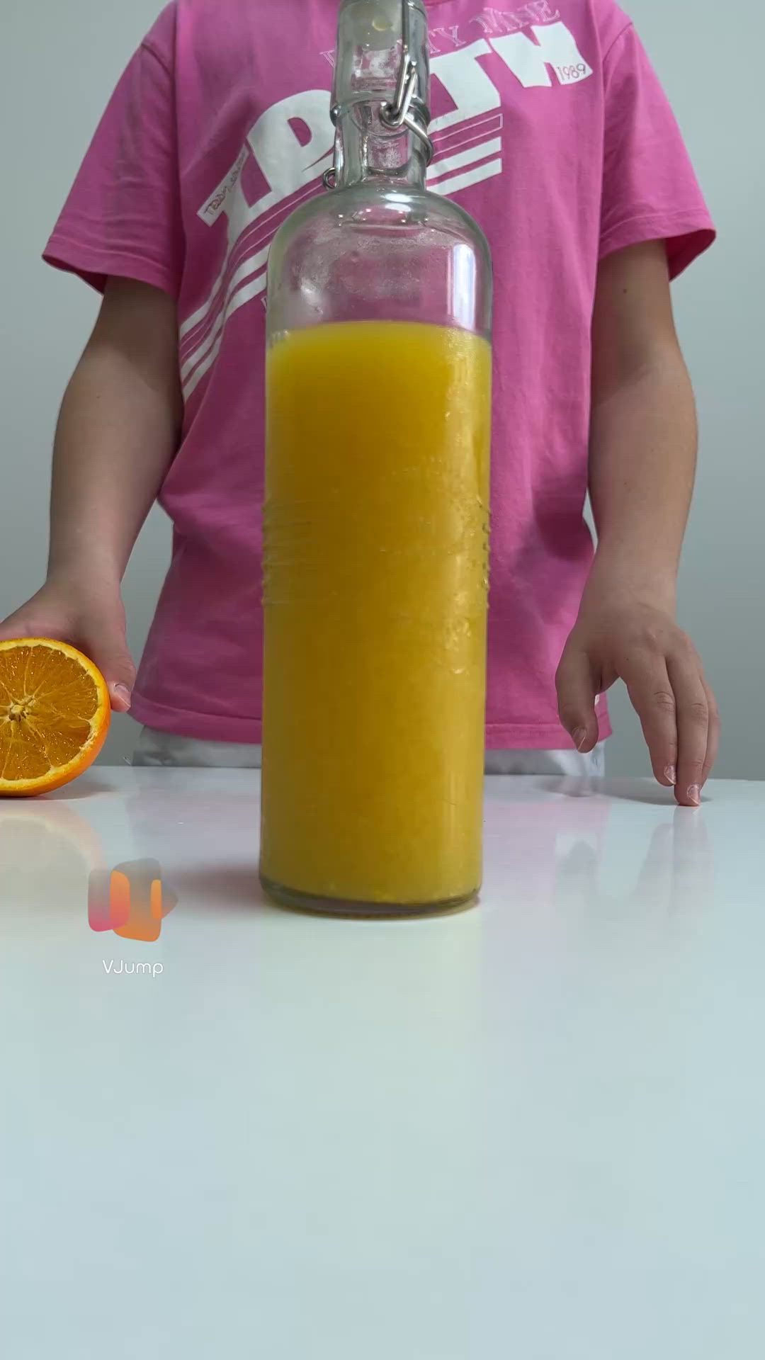Turning an orange into juice with a wave of the hand ️ How to make a ...