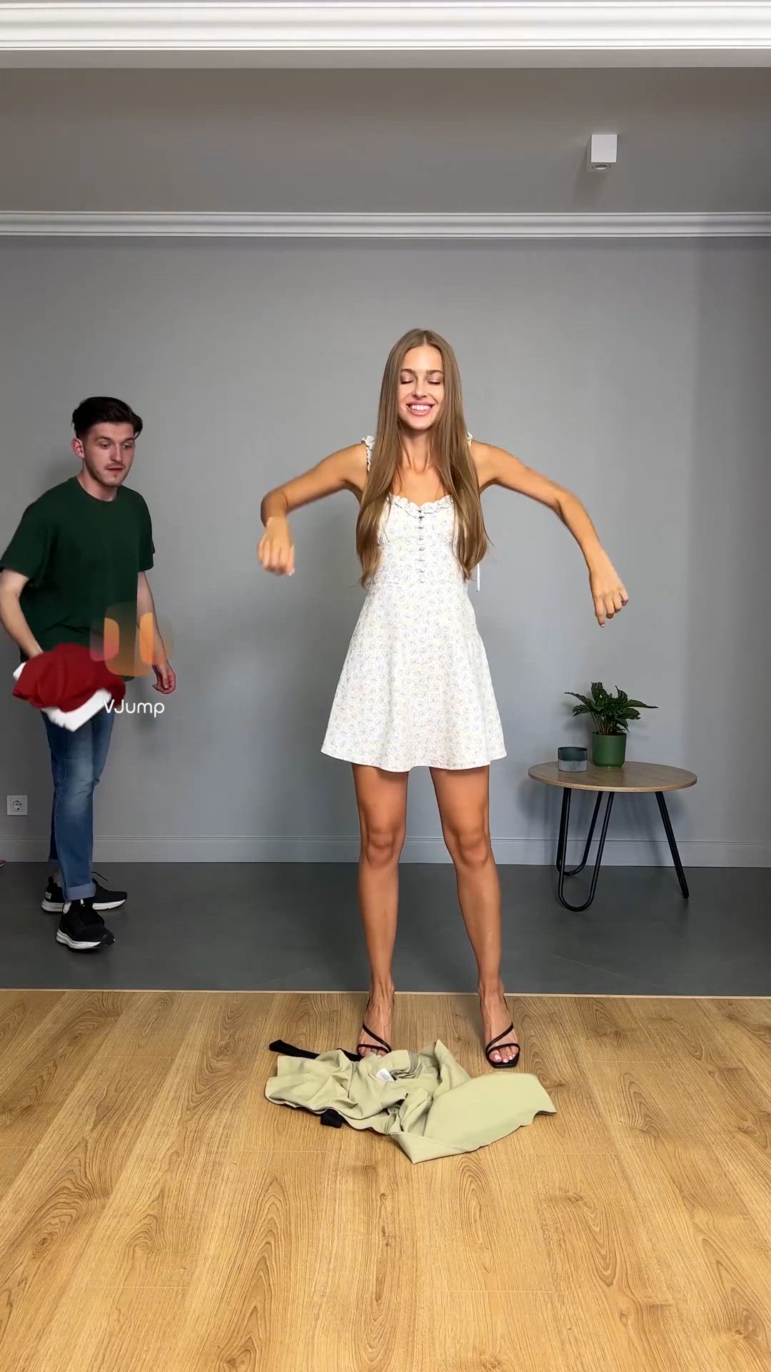 Preparando una tendencia de vestir, pero un amigo tira su ropa ️ Cómo ...